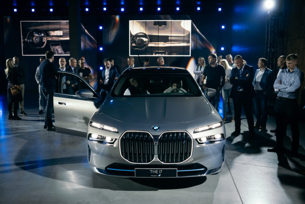 Eile näidati esimest täiselektrilist BMW 7. seeria luksussedaani i7